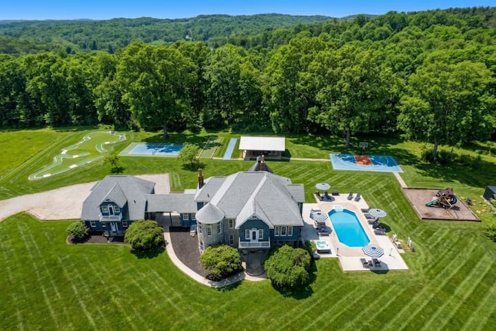 Resort Backyard | Pool | Game Room | Basketball - Ohio