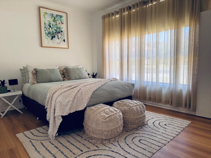 Central, Newly Renovated And Affordable Apartment - Ballarat