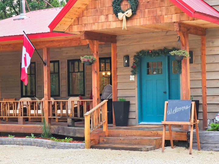 Secluded 20 Acre Spring Staycation W/ Sport Court - Steinbach