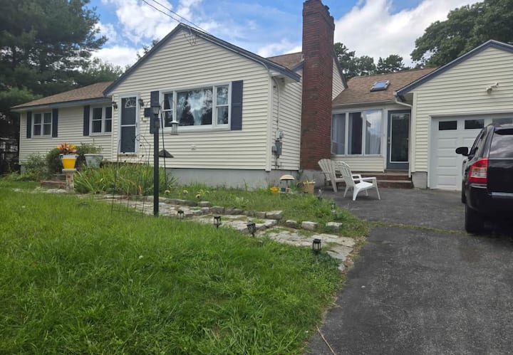 Room In Country Home - Lowell, MA