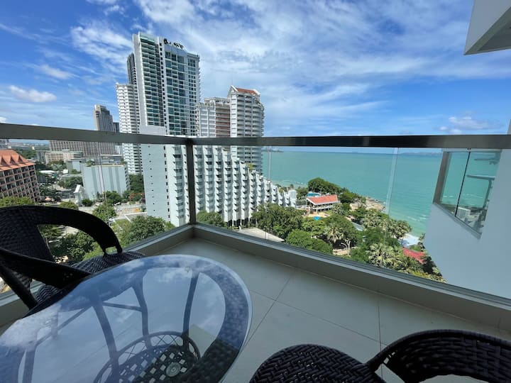 The Plam Wongamat Beach Front - Pattaya