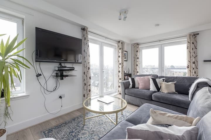 3br Flat In Leith | Free Parking | Ocean Terminal - Edinburgh