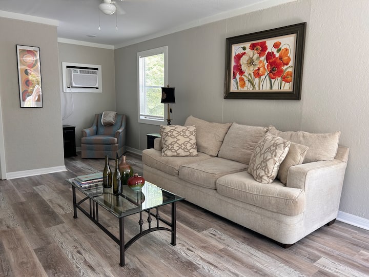 Cozy Tiny Home In Peaceful Oak Grove Neighborhood - Hattiesburg, MS