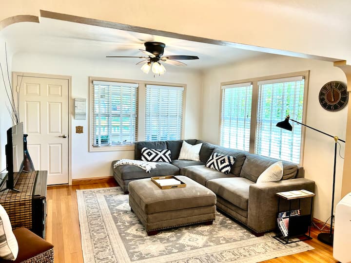 Downtown Charming Bright 3br Cottage. Walk To Town - Mount Shasta, CA