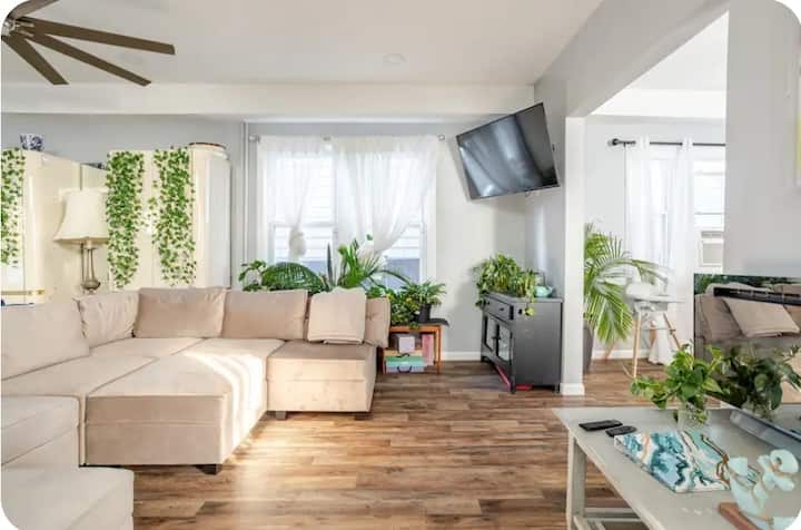 Anchor:kngstewalk2beachndwntwnfreprkng,grill,hottb - Asbury Park, NJ