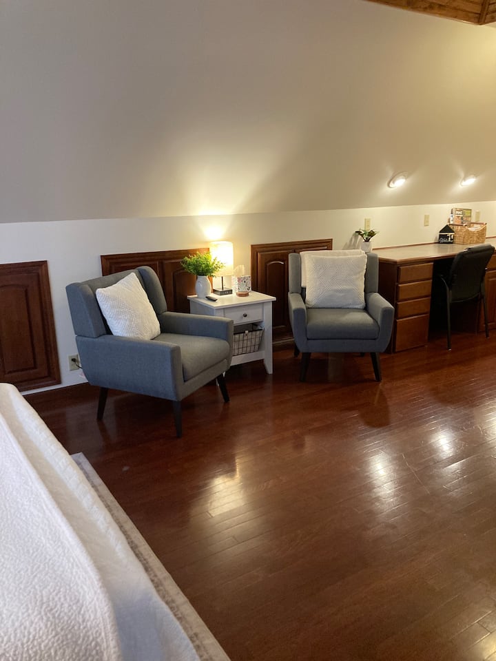 Maple Street Loft - Lake Inman, KS