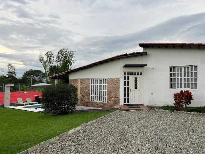 Chalet Cerca De Parque Del Café-armenia-aeropuerto - Quindío