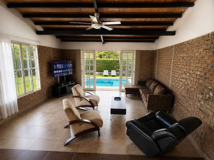 Chalet Cerca De Parque Del Café-armenia-aeropuerto - Quindío