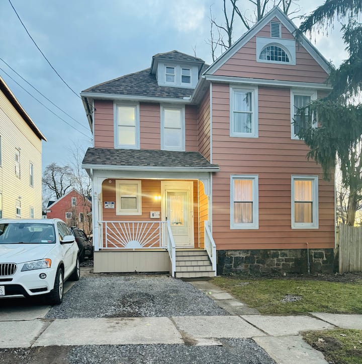 Cozy Home Away From Home! - Utica, NY