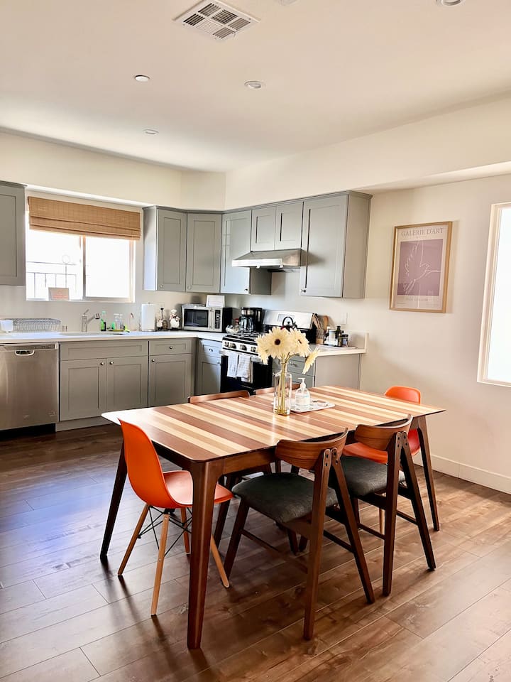 New 3-br 3.5-bath Gated Townhome Free Parking - Downey, CA