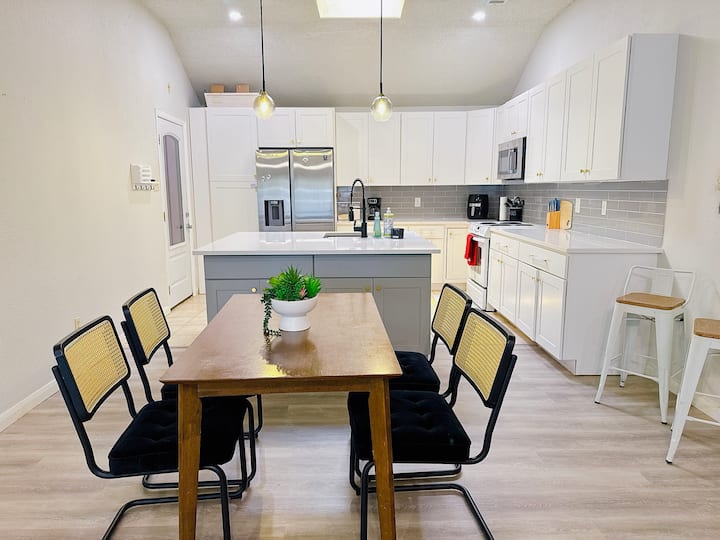 Stunning 4br2ba |King Bed |Monthly Discount - Arlington, TX