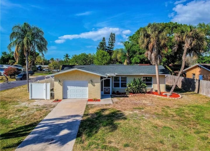 Great Location, Quiet Area! - Dunedin, FL