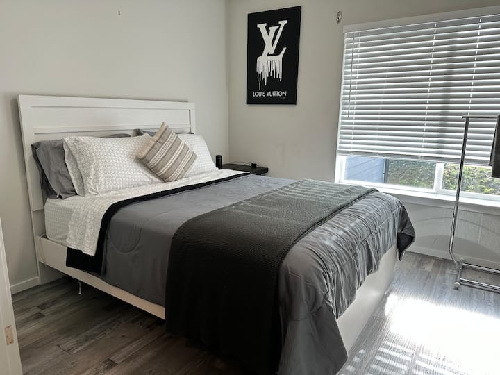 Lux Retreat Near Tacoma Mall - Tacoma, WA