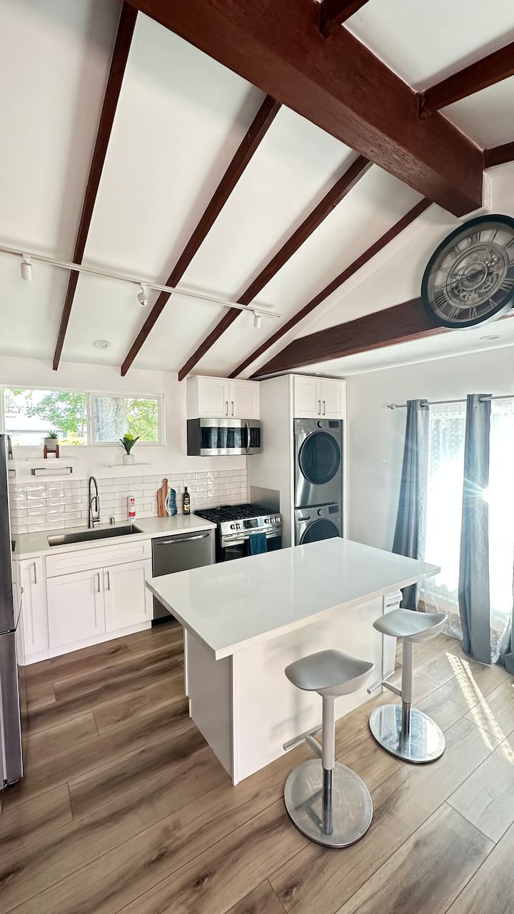 Modern Sunny Home | Dedicated Parking + Ev-charger - Los Angeles, CA