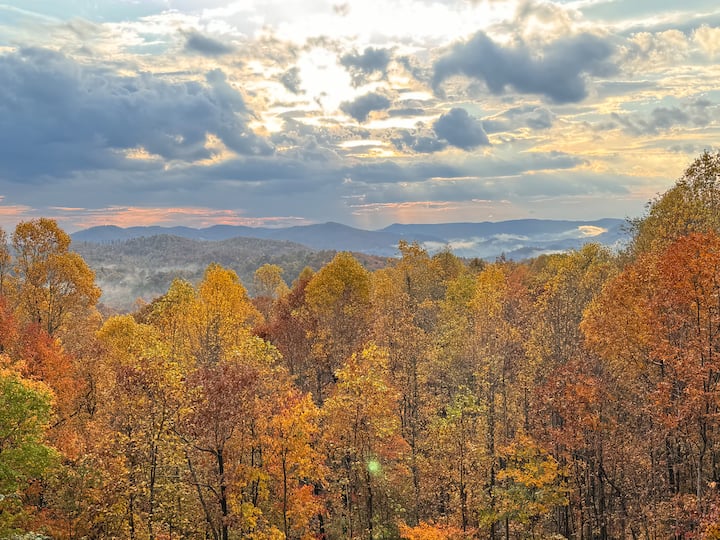 Peaceful Mountain View Retreat - Saluda, NC