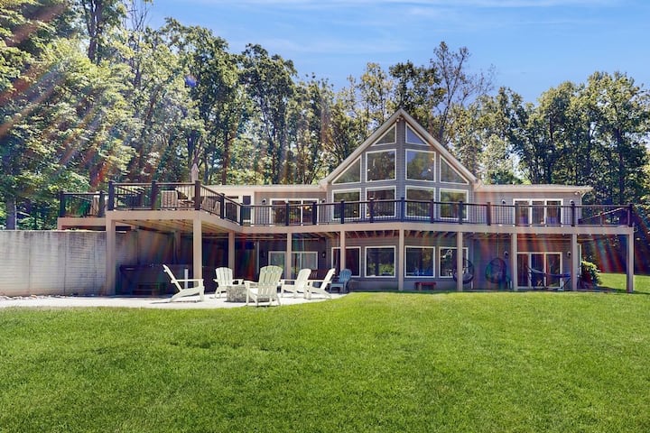 Exquisite 4br Lakefront Dog Friendly | Hot Tub - Lake Anna, VA