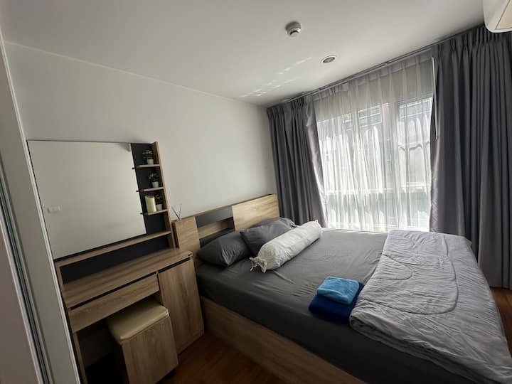 Pool View Condo Near Bts S10 (290 Meters) - Bangkok