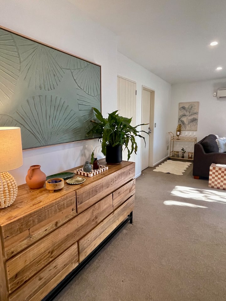 Spacious And Comfy Townhouse - Christchurch