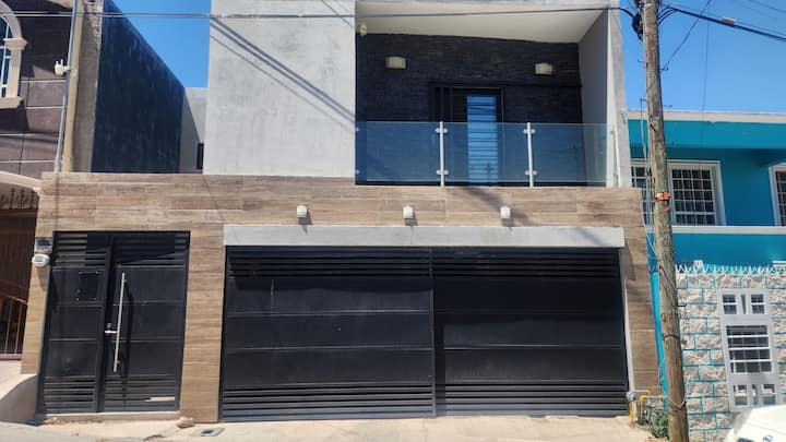Residencia En Chihuahua, Muy Amplia Y Nueva - Chihuahua