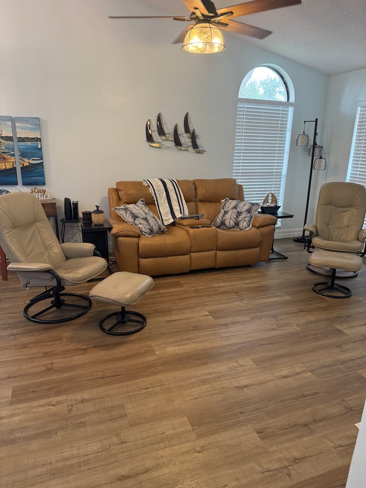 2br 2ba Downtown Lake Townhouse - Clermont, FL
