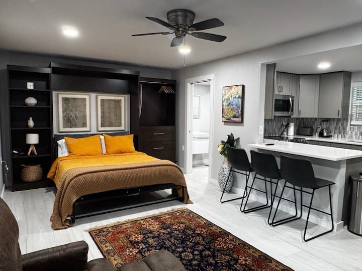 Hyde Park Guesthouse - Downstairs Unit - Austin, TX