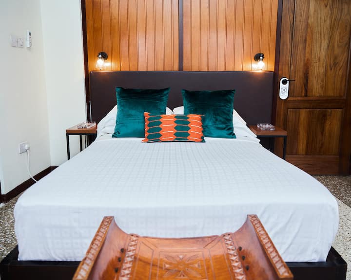 Elegant 1br W/ Ensuite Bathroom - Kumasi