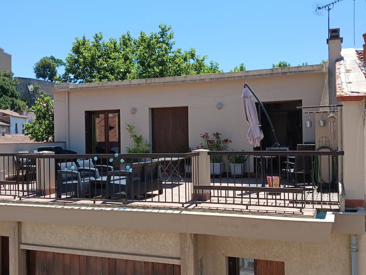 Stadshus Med Stor Terrass - Béziers