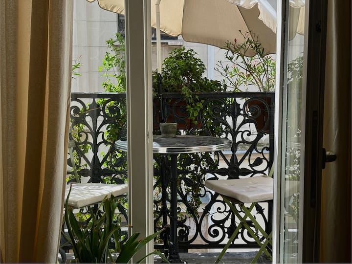 Chambre Avec Balcon - Parijs