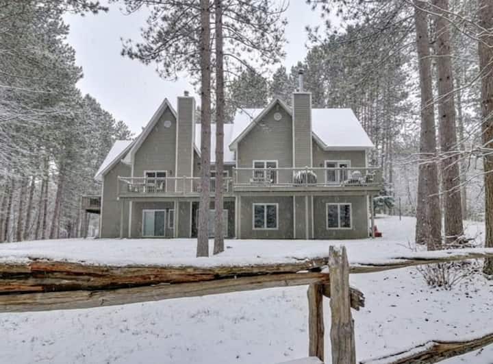 Cozy Tremblant Chalet Near The Pedestrian Village - Mont-Tremblant