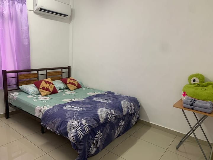 Kluang Township Apartment (Budget Stay For 2+3pax) - Kluang