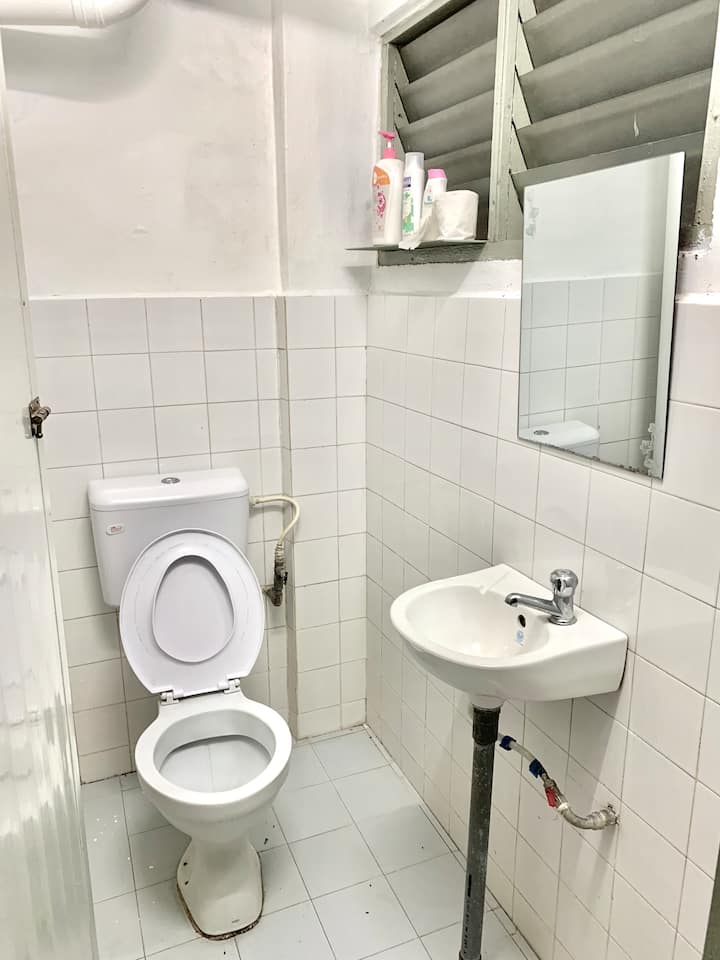 Kluang Township Apartment (Budget Stay For 2+3pax) - Kluang