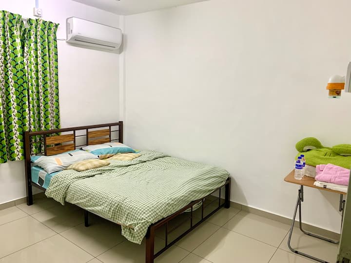 Kluang Township Apartment (Budget Stay For 2+3pax) - Kluang