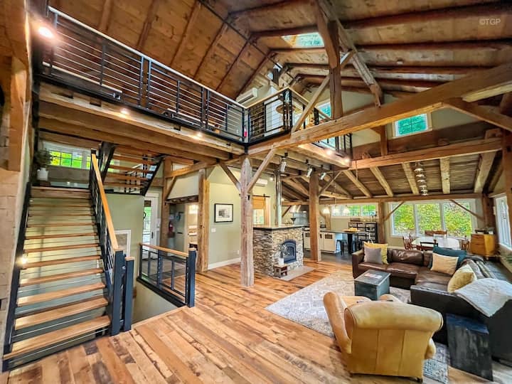 Luxury Barn Style Home Near Beaches - Saugatuck, MI