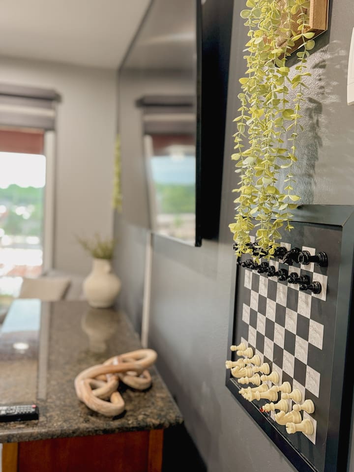 The Aura Of Cheyenne Condo - 2br / No Cleaning Fee - Tulsa, OK