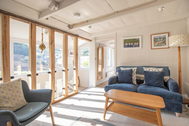 Stylish Hidden Gem Moments From The Harbour. - Mevagissey