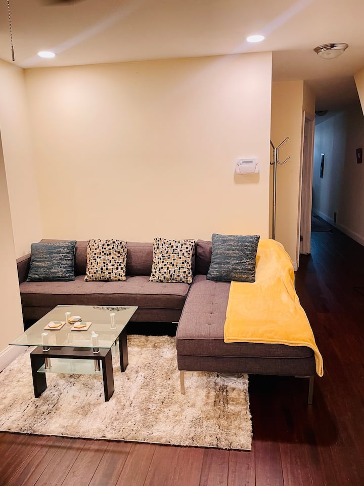 Cozy And Quaint 1-bedroom W/backyard - Bala Cynwyd, PA