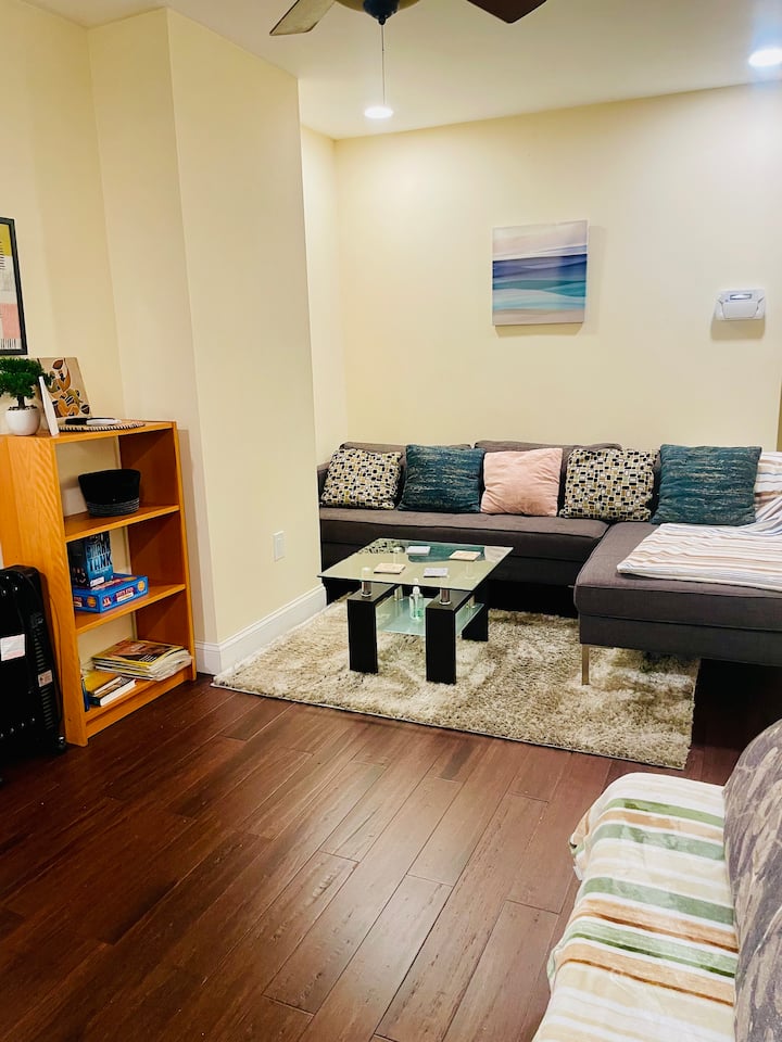 Cozy And Quaint 1-bedroom W/backyard - Philadelphia, PA