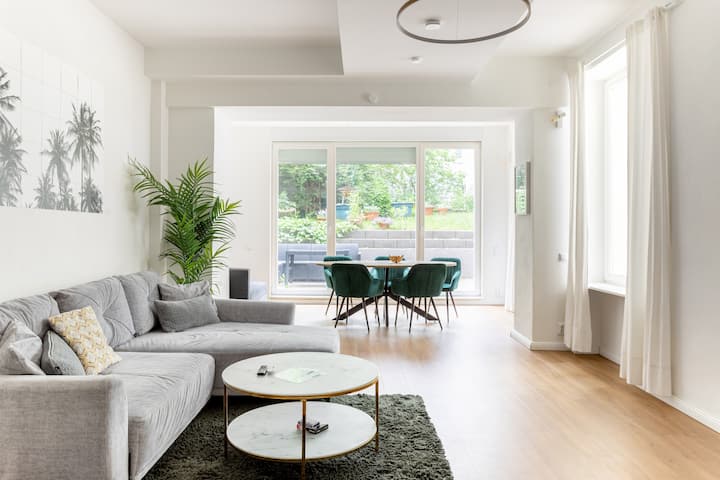 Global Living: Central| Projector| Kitchen| Patio - Berlin