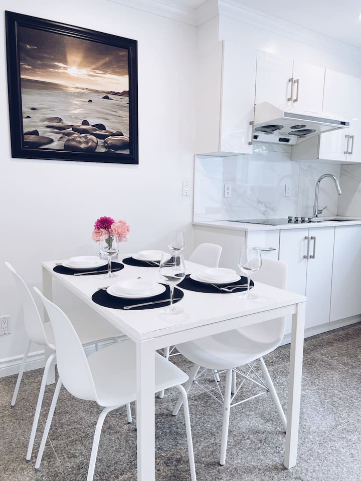 3 Bedroom, 2 Bath Spacious Suite In Vancouver! - Vancouver