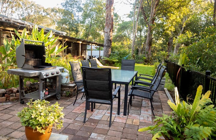 The Bird House: Gardens, Wildlife, Peace & Beaches - Nelson Bay