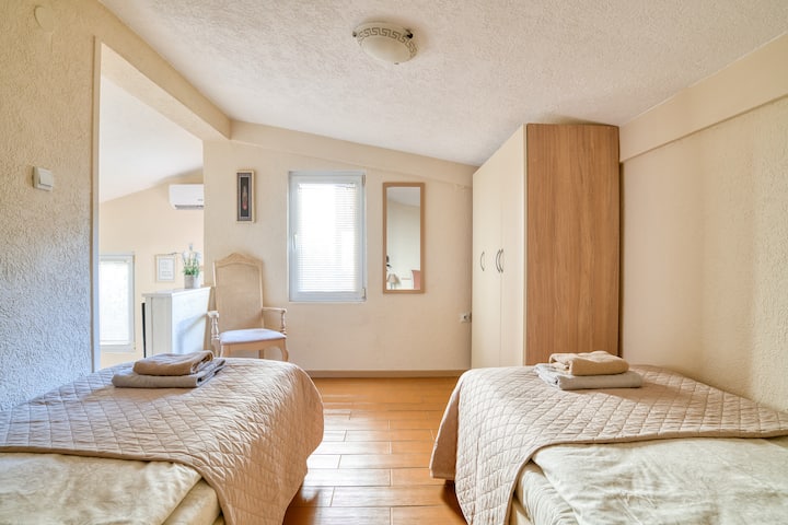 Cozy Alcove Studio With Patio & Private Parking! - Kotor