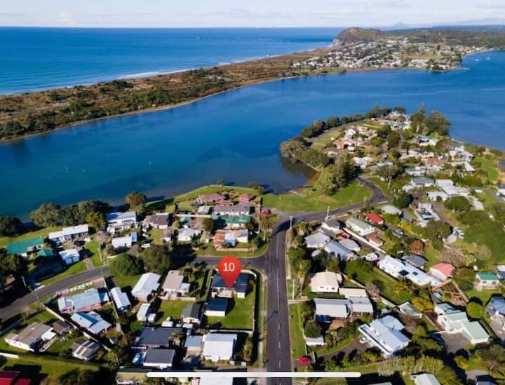 Sun Trap Beach Bach - Waihi Beach