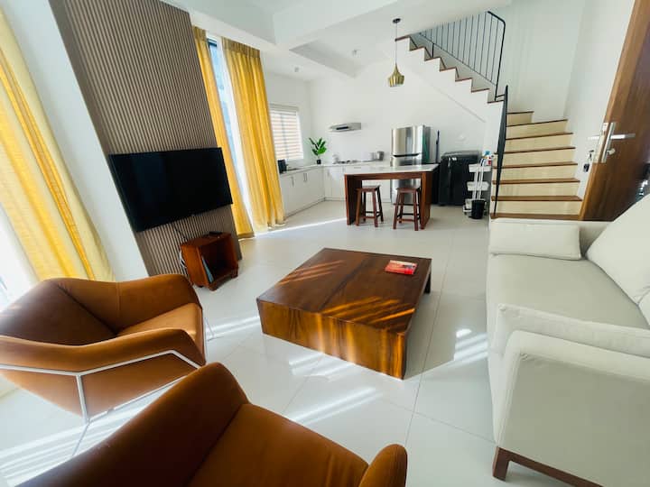Modern 1-bedroom Apartment Near Colombo 5 Mall - Colombo