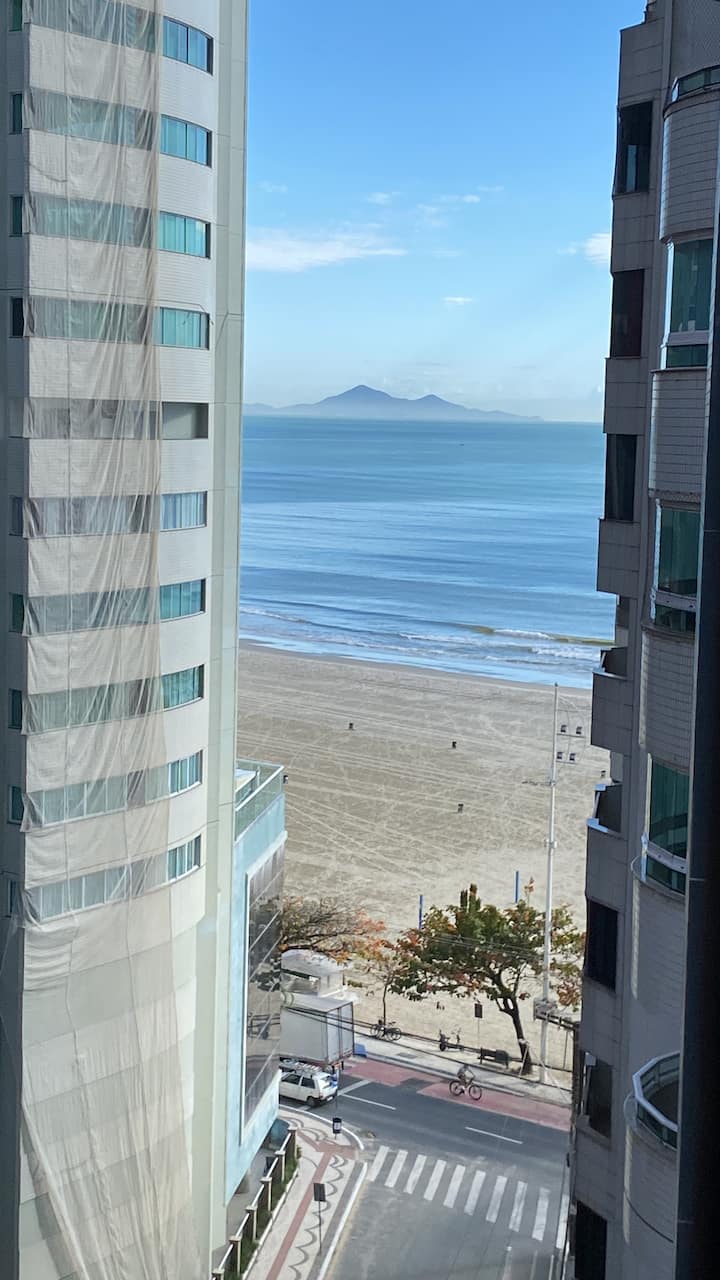 Quadra Mar, Churrasqueira A Carvão E 3 Quartos - Balneario Camboriú