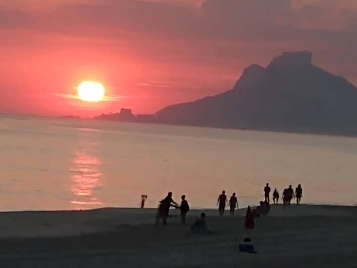 Casa Na Praia C/ Piscina. - Niterói