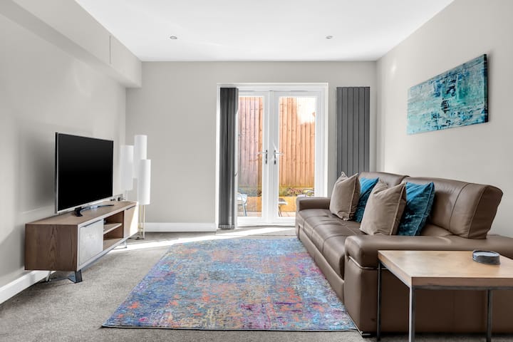 No.22 Executive Two Bed Furnished Garden Apartment - Cleethorpes