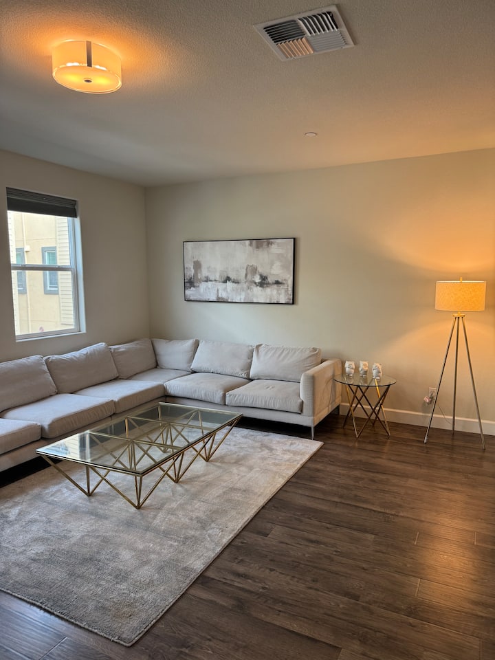 Spacious 4br/3ba Dublin Townhome - San Ramón, CA