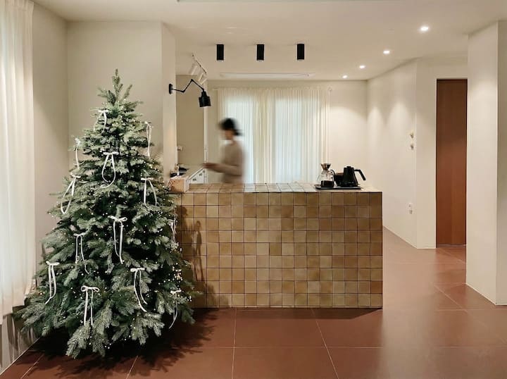 {레이지빌라1} 객리단길 4인 숙소•빔프로젝터•넓은 키친•짐 보관 가능•드립커피 - 全州市