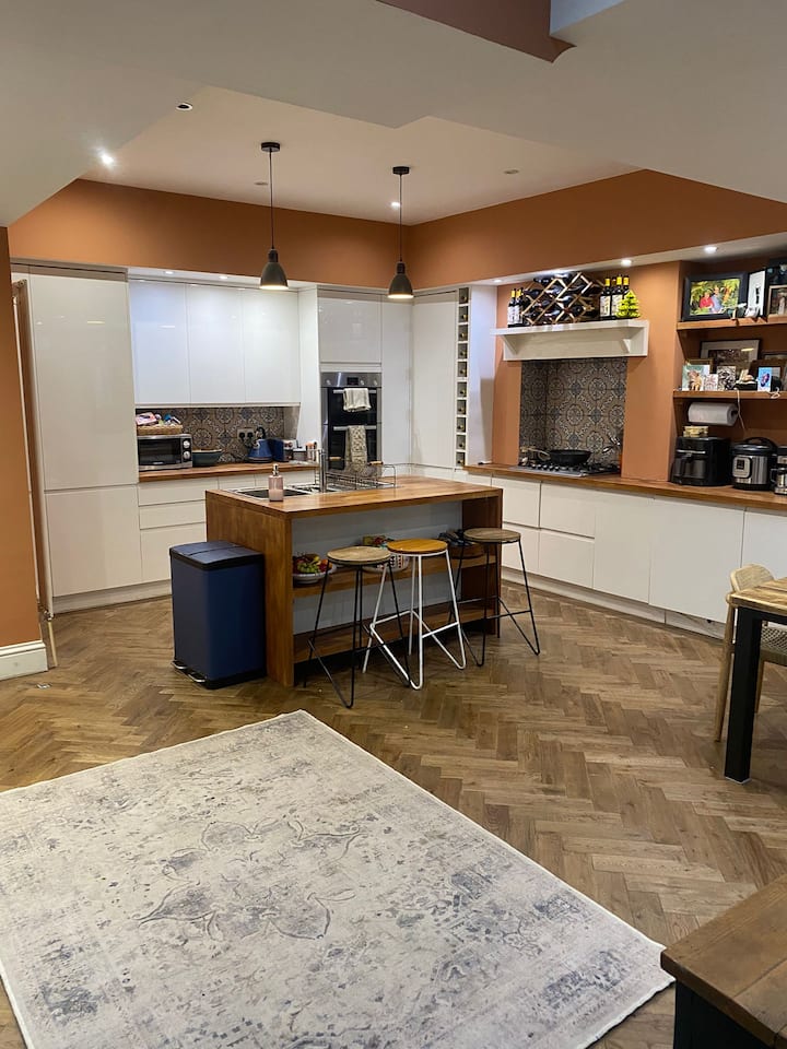 Family Friendly 'Nook' In Peaceful Part Of Brixton - London