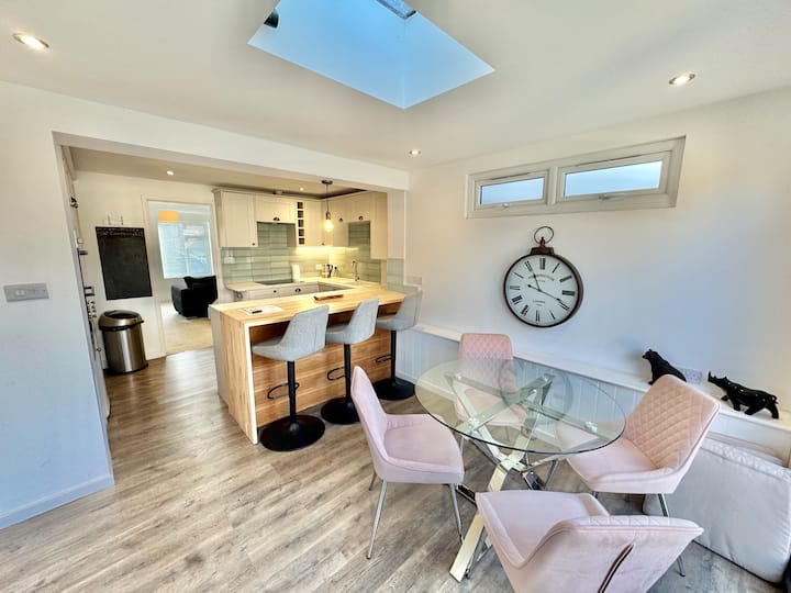 Dog Friendly - Mudeford House - Hot Tub - Sleeps 4 - Mudeford